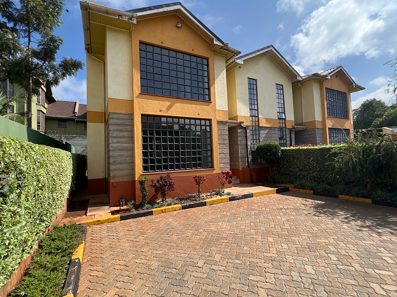 4 bedroom house for rent in Karen Kerarapon - Diamond City Villas